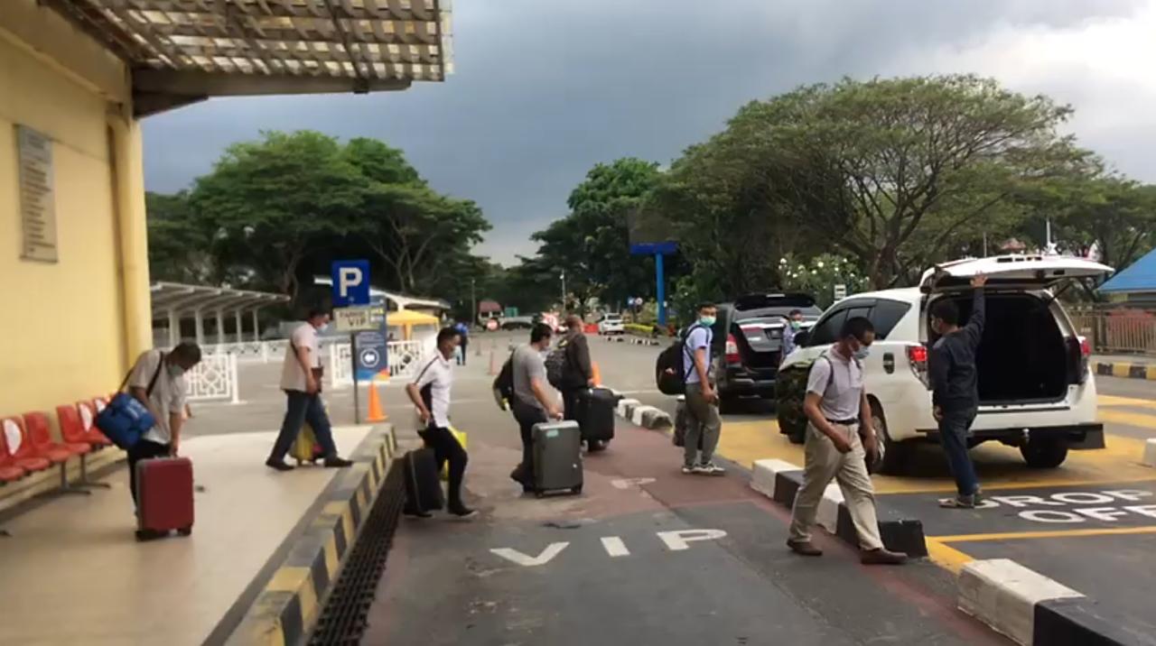 Eeh, Tujuh Pekerja WNA Asal Cina Malah Masuk Melalui Bandara SIM